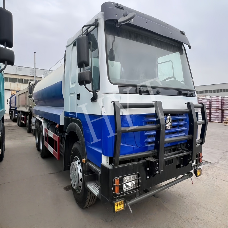 White blue 2-axle 20 square oil tanker truck - Shandong Huayuntong ...