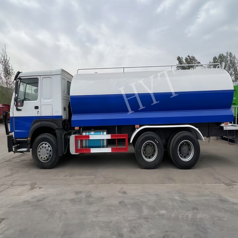 White blue 2-axle 20 square oil tanker truck - Shandong Huayuntong ...